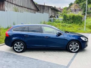 Blue Volvo V60 2012 in Prienai, with an engine capacity of 1.98 L and mileage of 358 thousand km for 5499 €, photo 8 on AUTOMOTO.COM.LV