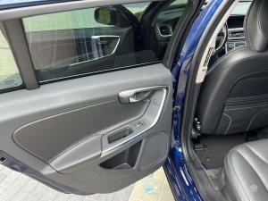 Blue Volvo V60 2012 in Prienai, with an engine capacity of 1.98 L and mileage of 358 thousand km for 5499 €, photo 14 on AUTOMOTO.COM.LV
