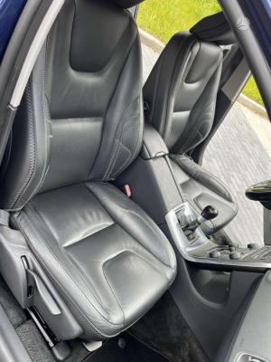 Blue Volvo V60 2012 in Prienai, with an engine capacity of 1.98 L and mileage of 358 thousand km for 5499 €, photo 17 on AUTOMOTO.COM.LV