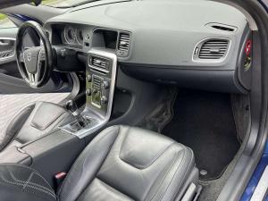 Blue Volvo V60 2012 in Prienai, with an engine capacity of 1.98 L and mileage of 358 thousand km for 5499 €, photo 18 on AUTOMOTO.COM.LV