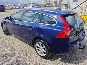 Zils Volvo V60 2012 Viļņa, ar dzinēja tilpumu 1.98 L un nobraukumu 291 tūkst. km par 5790 €, foto 4 vietnē AUTOMOTO.COM.LV