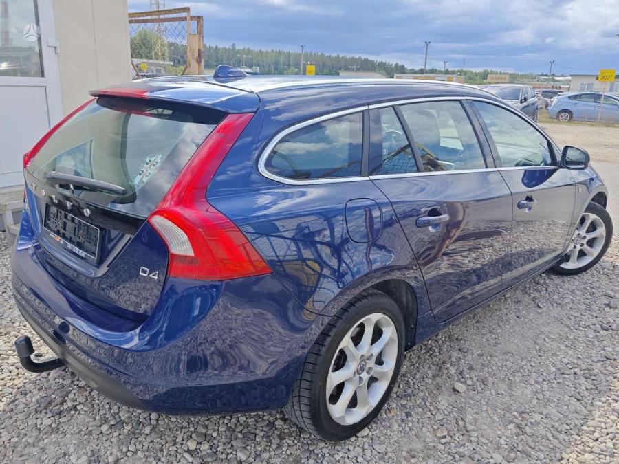 Zils Volvo V60 2012 Viļņa, ar dzinēja tilpumu 1.98 L un nobraukumu 291 tūkst. km par 5790 €, foto 5 vietnē AUTOMOTO.COM.LV