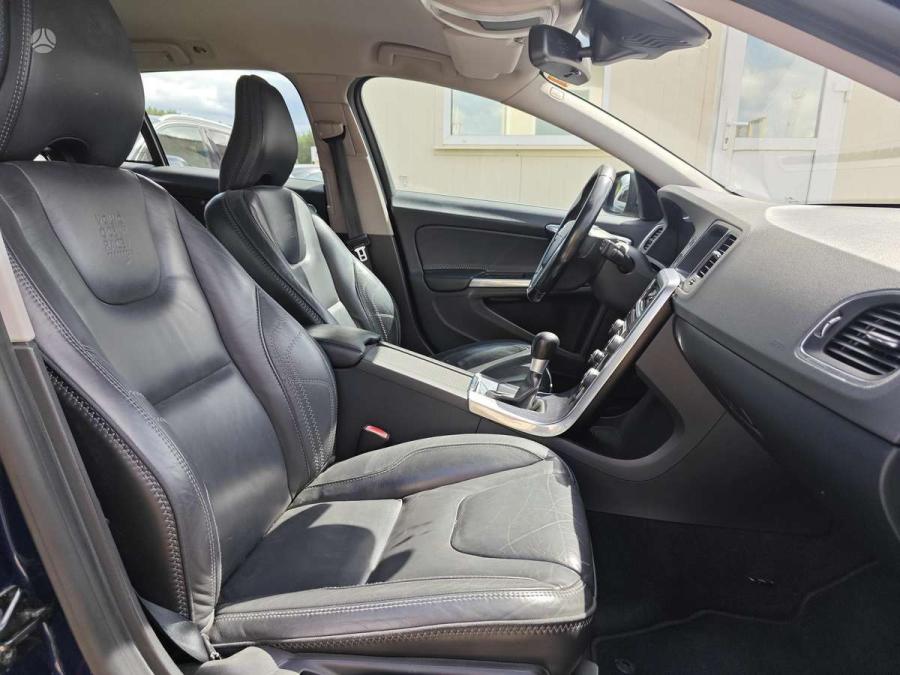 Zils Volvo V60 2012 Viļņa, ar dzinēja tilpumu 1.98 L un nobraukumu 291 tūkst. km par 5790 €, foto 16 vietnē AUTOMOTO.COM.LV