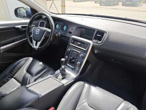 Zils Volvo V60 2012 Viļņa, ar dzinēja tilpumu 1.98 L un nobraukumu 291 tūkst. km par 5790 €, foto 17 vietnē AUTOMOTO.COM.LV
