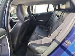 Zils Volvo V60 2012 Viļņa, ar dzinēja tilpumu 1.98 L un nobraukumu 291 tūkst. km par 5790 €, foto 19 vietnē AUTOMOTO.COM.LV
