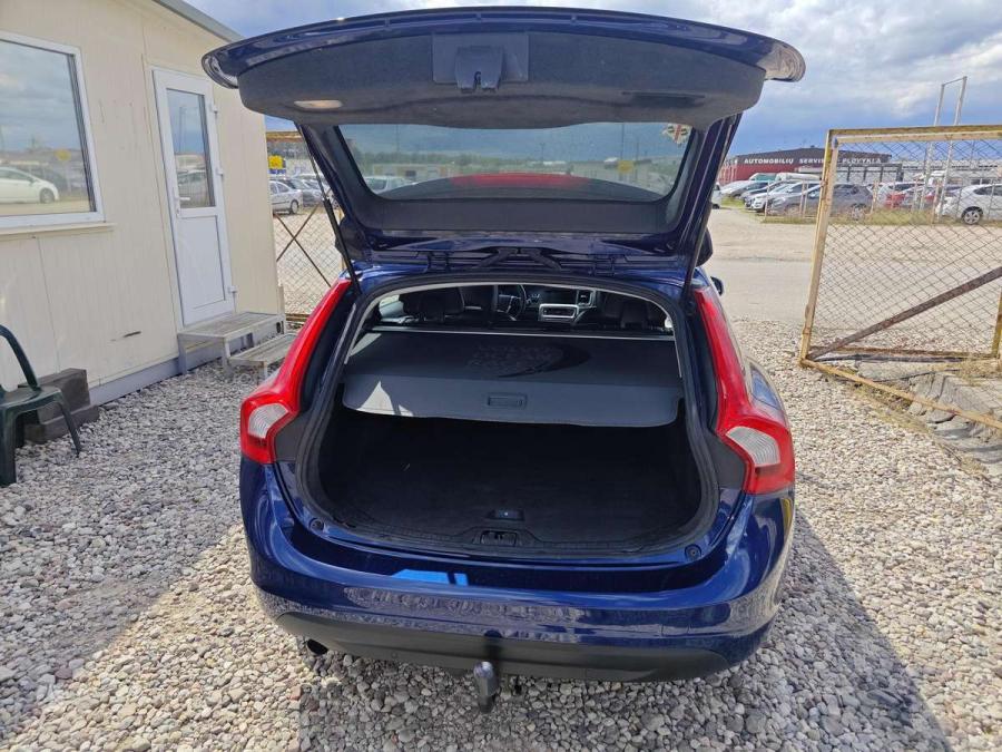 Zils Volvo V60 2012 Viļņa, ar dzinēja tilpumu 1.98 L un nobraukumu 291 tūkst. km par 5790 €, foto 21 vietnē AUTOMOTO.COM.LV