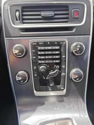Zils Volvo V60 2012 Viļņa, ar dzinēja tilpumu 1.98 L un nobraukumu 291 tūkst. km par 5790 €, foto 25 vietnē AUTOMOTO.COM.LV
