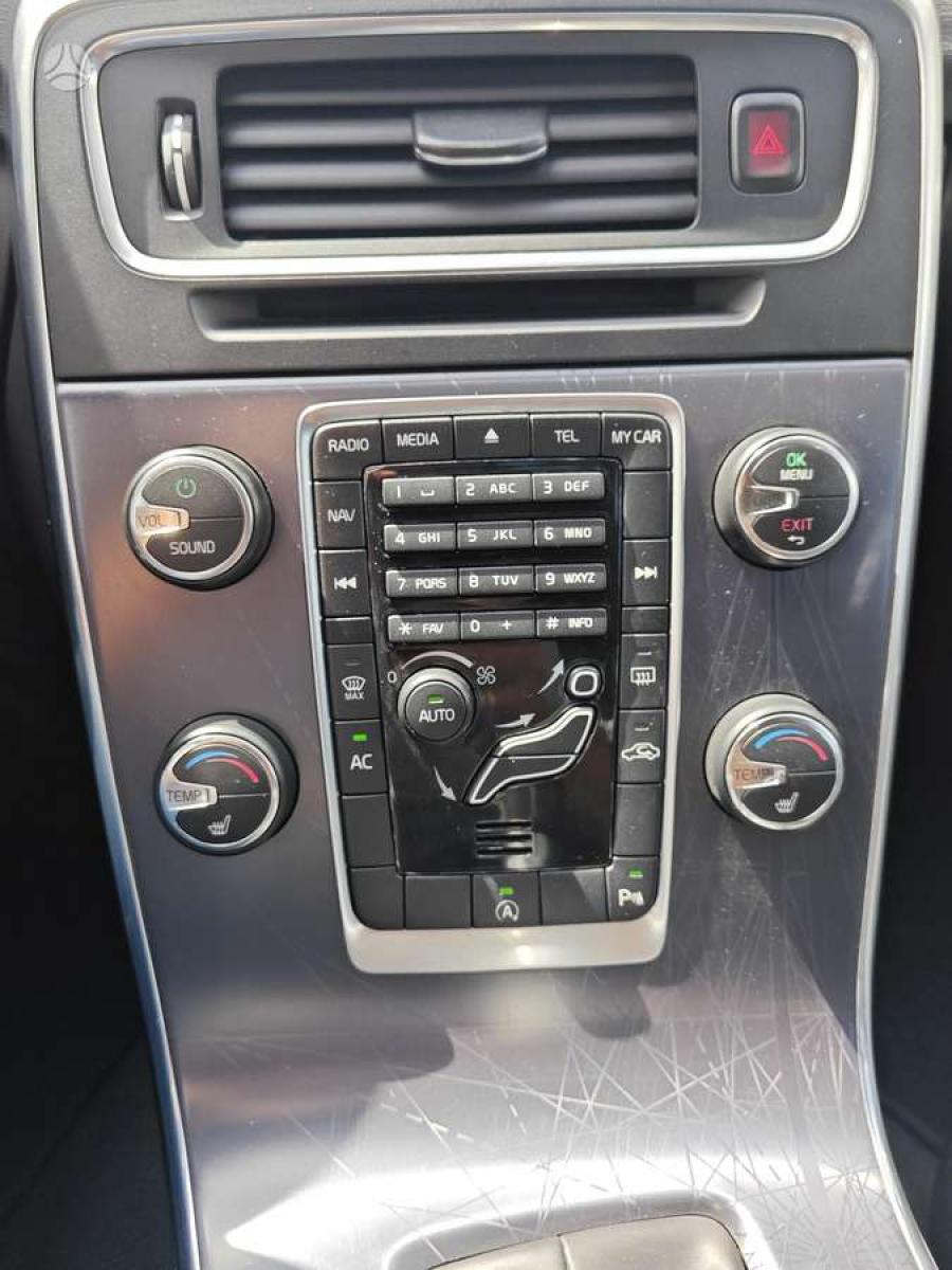 Zils Volvo V60 2012 Viļņa, ar dzinēja tilpumu 1.98 L un nobraukumu 291 tūkst. km par 5790 €, foto 25 vietnē AUTOMOTO.COM.LV