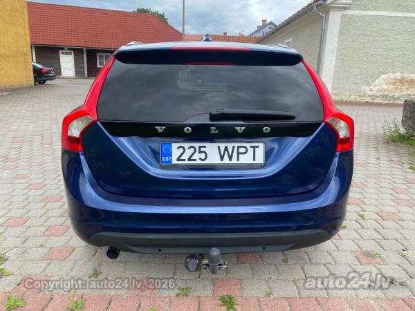 Zils Volvo V60 2012 Paide, ar dzinēja tilpumu 2.00 L un nobraukumu 337 tūkst. km par 5990 €, foto 6 vietnē AUTOMOTO.COM.LV
