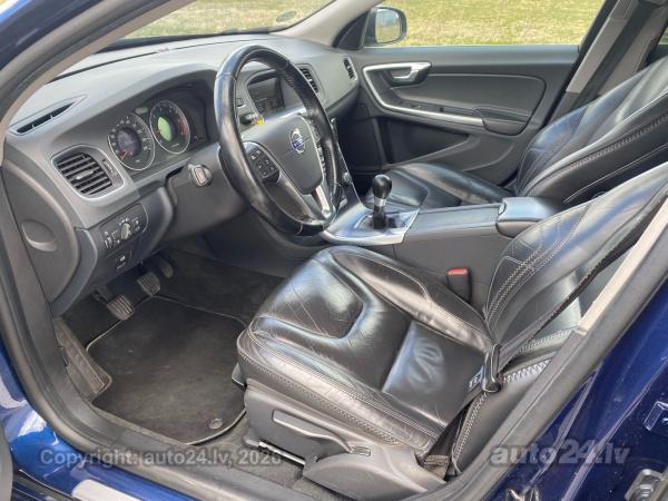 Zils Volvo V60 2012 Paide, ar dzinēja tilpumu 2.00 L un nobraukumu 337 tūkst. km par 5990 €, foto 10 vietnē AUTOMOTO.COM.LV