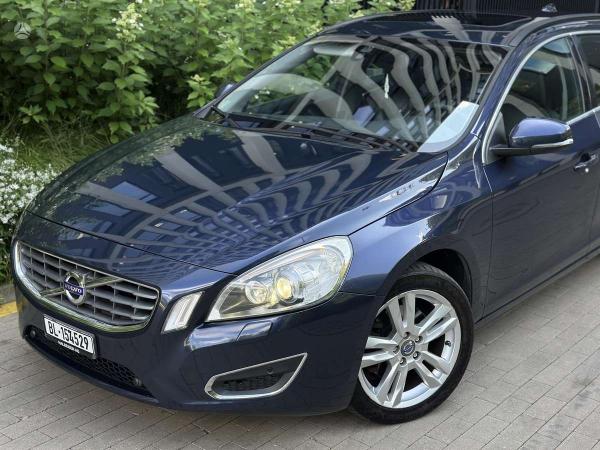 Blue Volvo V60 2012 in Vilnius, with an engine capacity of 2.00 L and mileage of 298 thousand km for 4800 €, photo 2 on AUTOMOTO.COM.LV