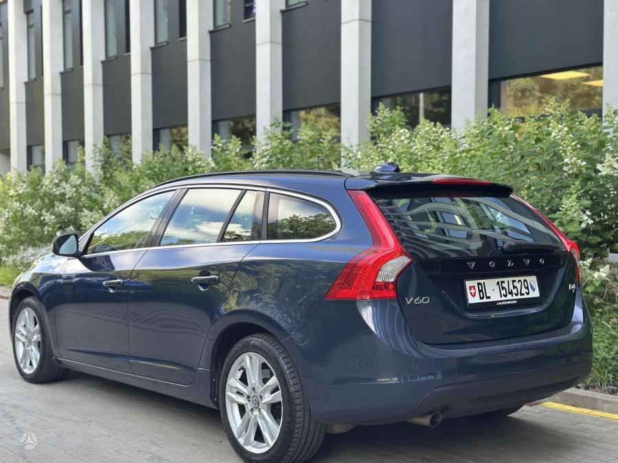 Blue Volvo V60 2012 in Vilnius, with an engine capacity of 2.00 L and mileage of 298 thousand km for 4800 €, photo 5 on AUTOMOTO.COM.LV