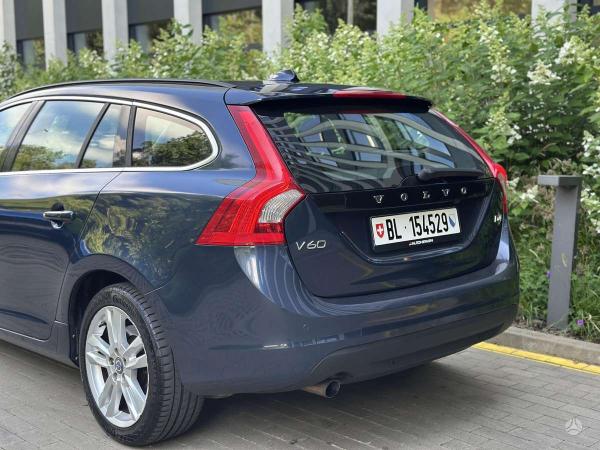 Blue Volvo V60 2012 in Vilnius, with an engine capacity of 2.00 L and mileage of 298 thousand km for 4800 €, photo 5 on AUTOMOTO.COM.LV