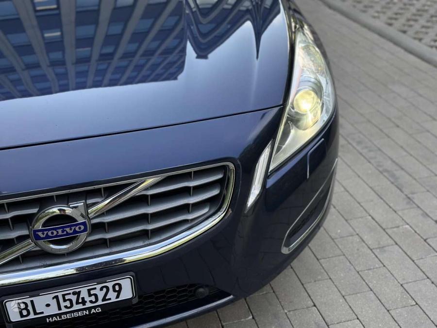 Blue Volvo V60 2012 in Vilnius, with an engine capacity of 2.00 L and mileage of 298 thousand km for 4800 €, photo 8 on AUTOMOTO.COM.LV