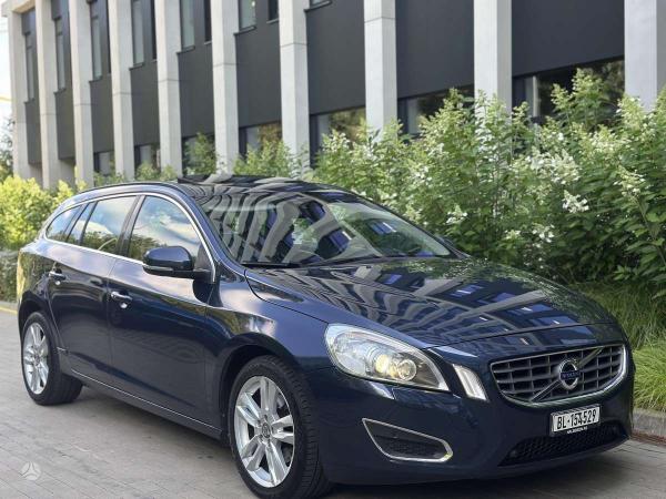 Blue Volvo V60 2012 in Vilnius, with an engine capacity of 2.00 L and mileage of 298 thousand km for 4800 €, photo 8 on AUTOMOTO.COM.LV