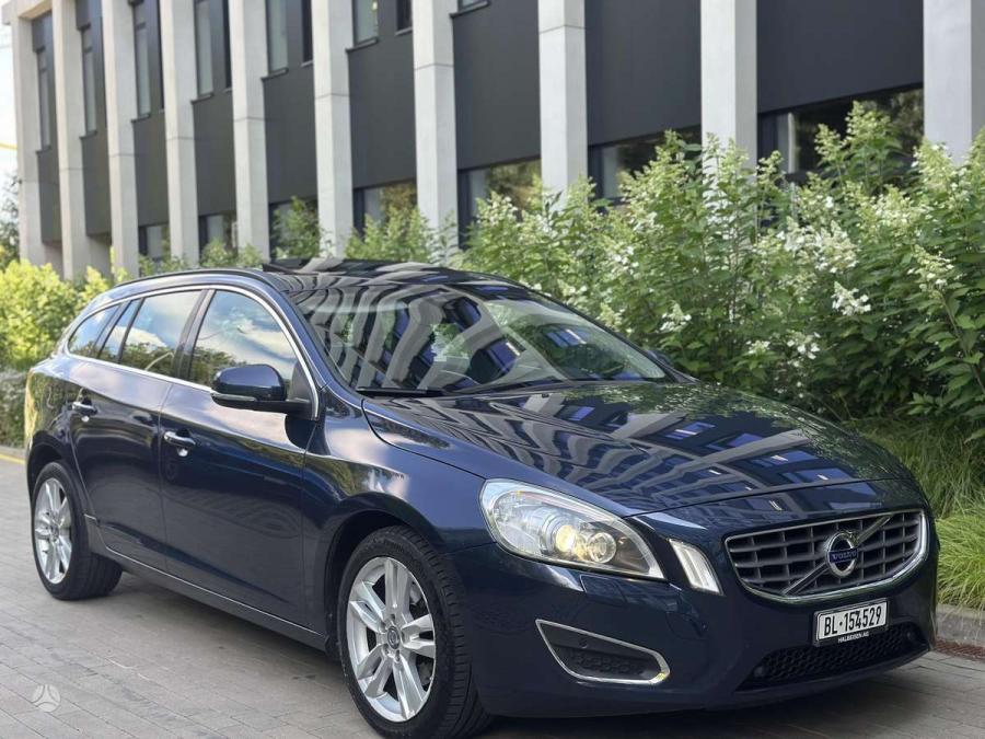 Blue Volvo V60 2012 in Vilnius, with an engine capacity of 2.00 L and mileage of 298 thousand km for 4800 €, photo 9 on AUTOMOTO.COM.LV