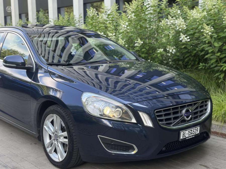 Blue Volvo V60 2012 in Vilnius, with an engine capacity of 2.00 L and mileage of 298 thousand km for 4800 €, photo 10 on AUTOMOTO.COM.LV