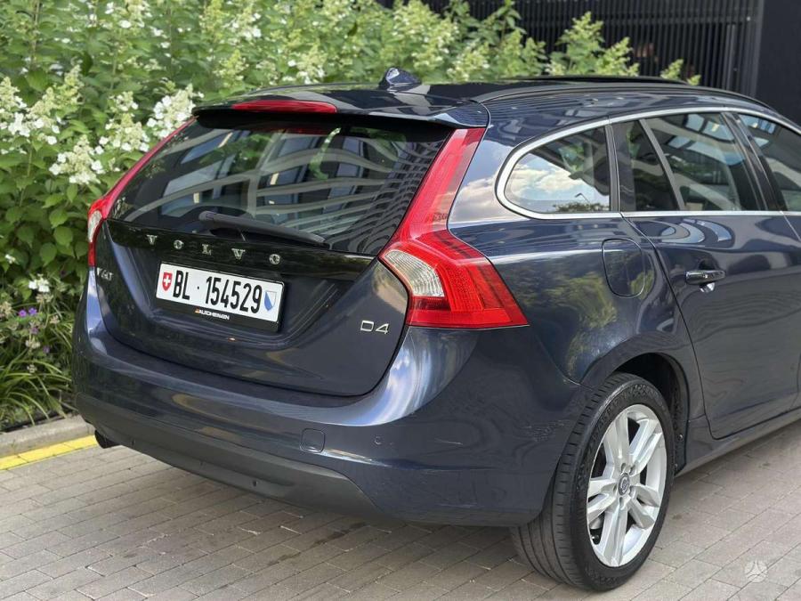 Blue Volvo V60 2012 in Vilnius, with an engine capacity of 2.00 L and mileage of 298 thousand km for 4800 €, photo 13 on AUTOMOTO.COM.LV