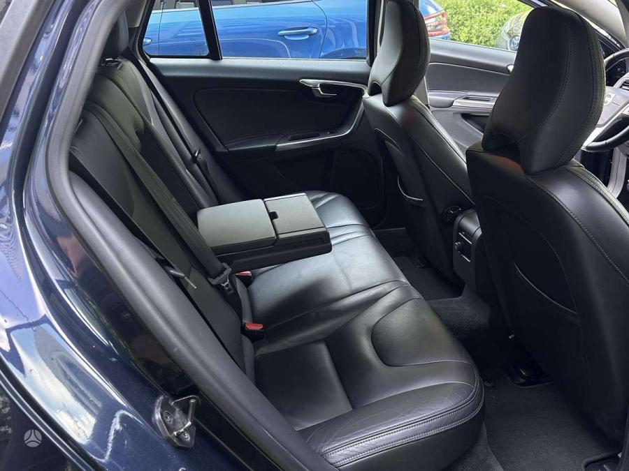 Blue Volvo V60 2012 in Vilnius, with an engine capacity of 2.00 L and mileage of 298 thousand km for 4800 €, photo 17 on AUTOMOTO.COM.LV