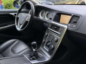 Blue Volvo V60 2012 in Vilnius, with an engine capacity of 2.00 L and mileage of 298 thousand km for 4800 €, photo 22 on AUTOMOTO.COM.LV