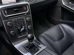Blue Volvo V60 2012 in Vilnius, with an engine capacity of 2.00 L and mileage of 298 thousand km for 4800 €, photo 29 on AUTOMOTO.COM.LV