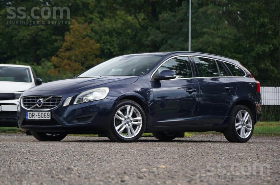 Zils Volvo V60 2012 Rīga, ar dzinēja tilpumu 2.00 L un nobraukumu 209 tūkst. km par 6990 €, foto 1 vietnē AUTOMOTO.COM.LV