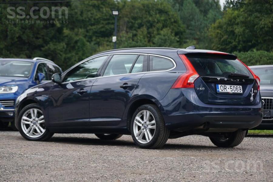 Zils Volvo V60 2012 Rīga, ar dzinēja tilpumu 2.00 L un nobraukumu 209 tūkst. km par 6990 €, foto 4 vietnē AUTOMOTO.COM.LV