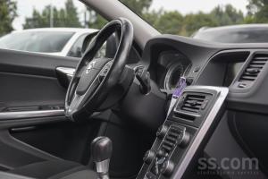 Zils Volvo V60 2012 Rīga, ar dzinēja tilpumu 2.00 L un nobraukumu 209 tūkst. km par 6990 €, foto 9 vietnē AUTOMOTO.COM.LV