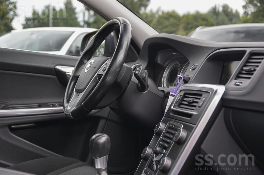 Zils Volvo V60 2012 Rīga, ar dzinēja tilpumu 2.00 L un nobraukumu 209 tūkst. km par 6990 €, foto 9 vietnē AUTOMOTO.COM.LV