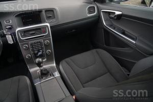 Zils Volvo V60 2012 Rīga, ar dzinēja tilpumu 2.00 L un nobraukumu 209 tūkst. km par 6990 €, foto 12 vietnē AUTOMOTO.COM.LV