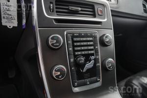 Zils Volvo V60 2012 Rīga, ar dzinēja tilpumu 2.00 L un nobraukumu 209 tūkst. km par 6990 €, foto 19 vietnē AUTOMOTO.COM.LV