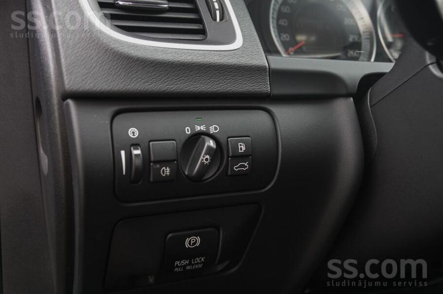 Zils Volvo V60 2012 Rīga, ar dzinēja tilpumu 2.00 L un nobraukumu 209 tūkst. km par 6990 €, foto 22 vietnē AUTOMOTO.COM.LV