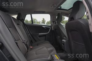 Zils Volvo V60 2012 Rīga, ar dzinēja tilpumu 2.00 L un nobraukumu 209 tūkst. km par 6990 €, foto 23 vietnē AUTOMOTO.COM.LV