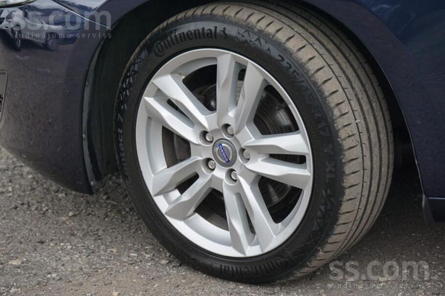 Zils Volvo V60 2012 Rīga, ar dzinēja tilpumu 2.00 L un nobraukumu 209 tūkst. km par 6990 €, foto 26 vietnē AUTOMOTO.COM.LV