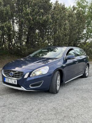 Zils Volvo V60 2012 Mardu, ar dzinēja tilpumu 2.00 L un nobraukumu 305 tūkst. km par 5800 €, foto 3 vietnē AUTOMOTO.COM.LV