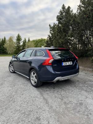 Zils Volvo V60 2012 Mardu, ar dzinēja tilpumu 2.00 L un nobraukumu 305 tūkst. km par 5800 €, foto 5 vietnē AUTOMOTO.COM.LV