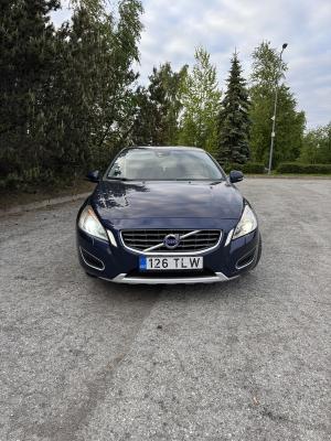 Zils Volvo V60 2012 Mardu, ar dzinēja tilpumu 2.00 L un nobraukumu 305 tūkst. km par 5800 €, foto 10 vietnē AUTOMOTO.COM.LV