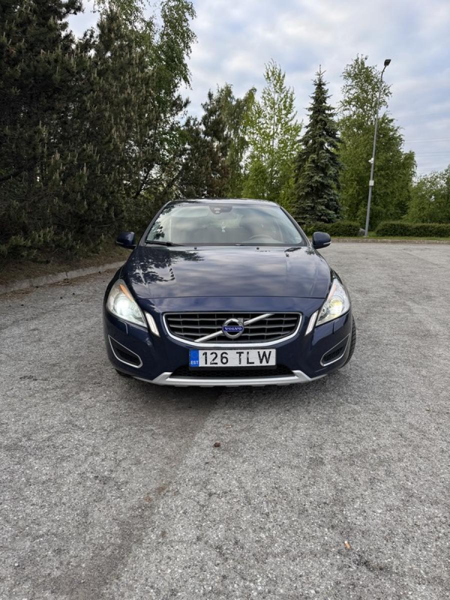 Zils Volvo V60 2012 Mardu, ar dzinēja tilpumu 2.00 L un nobraukumu 305 tūkst. km par 5800 €, foto 10 vietnē AUTOMOTO.COM.LV
