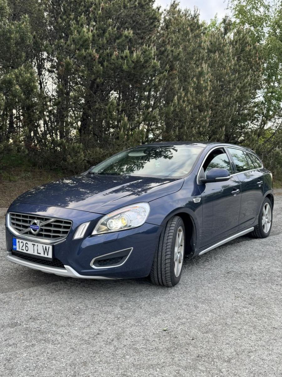 Zils Volvo V60 2012 Mardu, ar dzinēja tilpumu 2.00 L un nobraukumu 305 tūkst. km par 5800 €, foto 11 vietnē AUTOMOTO.COM.LV