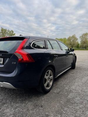 Zils Volvo V60 2012 Mardu, ar dzinēja tilpumu 2.00 L un nobraukumu 305 tūkst. km par 5800 €, foto 14 vietnē AUTOMOTO.COM.LV