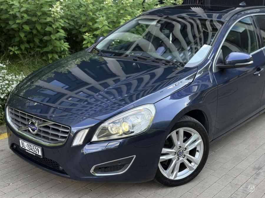 Zils Volvo V60 2012 Viļņa, ar dzinēja tilpumu 1.98 L un nobraukumu 298 tūkst. km par 4450 €, foto 4 vietnē AUTOMOTO.COM.LV