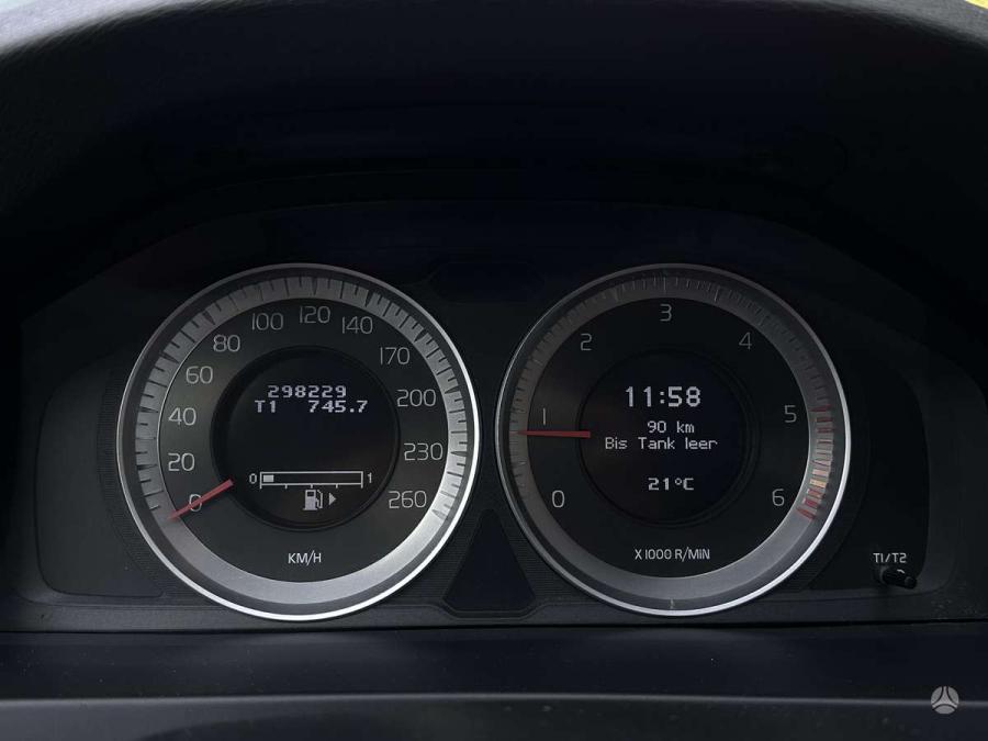 Zils Volvo V60 2012 Viļņa, ar dzinēja tilpumu 1.98 L un nobraukumu 298 tūkst. km par 4450 €, foto 31 vietnē AUTOMOTO.COM.LV