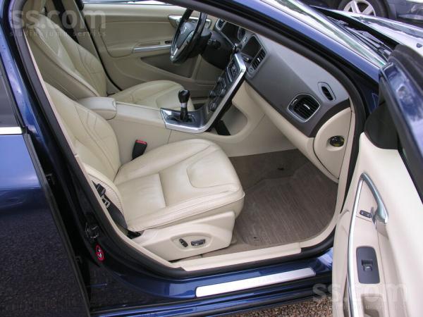 Volvo V60 2012 Rīga vietnē Zils Volvo V60 2012 Rīga, ar dzinēja tilpumu 1.60 L un nobraukumu 0 tūkst. km par 4650 €, foto 7 vietnē AUTOMOTO.COM.LV