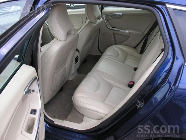 Volvo V60 2012 Rīga vietnē Zils Volvo V60 2012 Rīga, ar dzinēja tilpumu 1.60 L un nobraukumu 0 tūkst. km par 4650 €, foto 9 vietnē AUTOMOTO.COM.LV