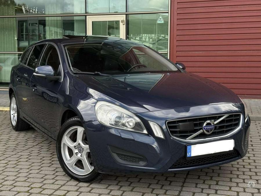 Blue Volvo V60 2012 in Klaipeda, with an engine capacity of 1.60 L and mileage of 255 thousand km for 6500 €, photo 1 on AUTOMOTO.COM.LV