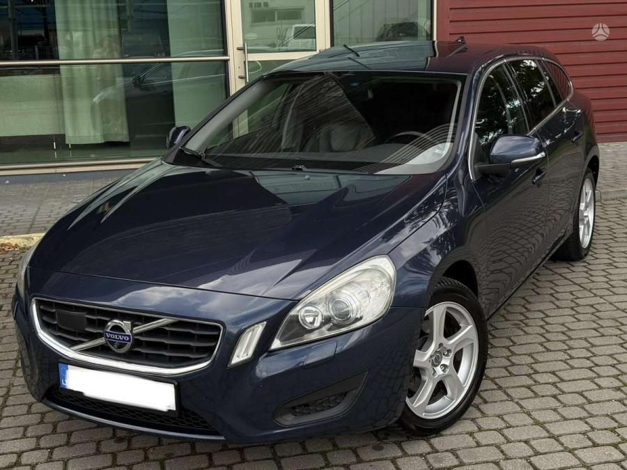 Blue Volvo V60 2012 in Klaipeda, with an engine capacity of 1.60 L and mileage of 255 thousand km for 6500 €, photo 4 on AUTOMOTO.COM.LV