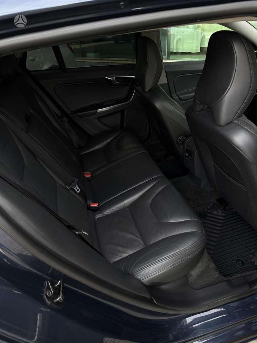Blue Volvo V60 2012 in Klaipeda, with an engine capacity of 1.60 L and mileage of 255 thousand km for 6500 €, photo 18 on AUTOMOTO.COM.LV