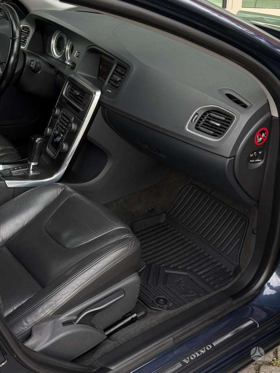 Blue Volvo V60 2012 in Klaipeda, with an engine capacity of 1.60 L and mileage of 255 thousand km for 6500 €, photo 19 on AUTOMOTO.COM.LV