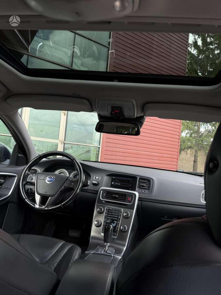 Blue Volvo V60 2012 in Klaipeda, with an engine capacity of 1.60 L and mileage of 255 thousand km for 6500 €, photo 23 on AUTOMOTO.COM.LV