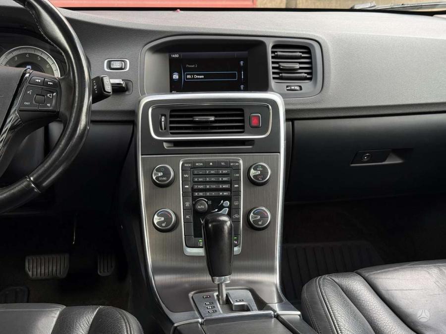 Blue Volvo V60 2012 in Klaipeda, with an engine capacity of 1.60 L and mileage of 255 thousand km for 6500 €, photo 25 on AUTOMOTO.COM.LV